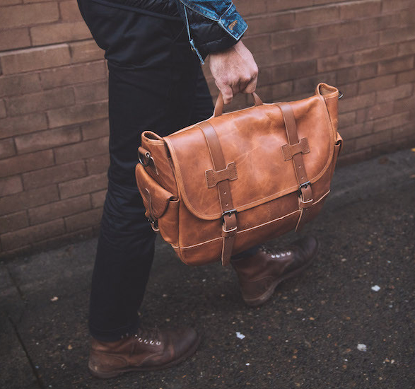 Τσάντα με στυλ για το καθημερινό look | MANCODE STYLE