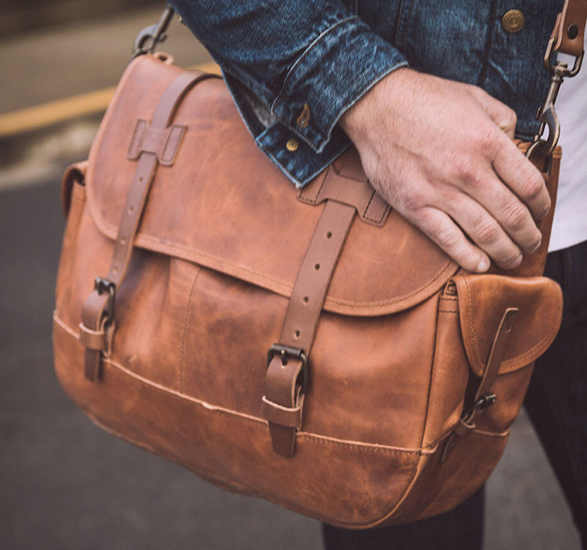 Τσάντα με στυλ για το καθημερινό look | MANCODE STYLE