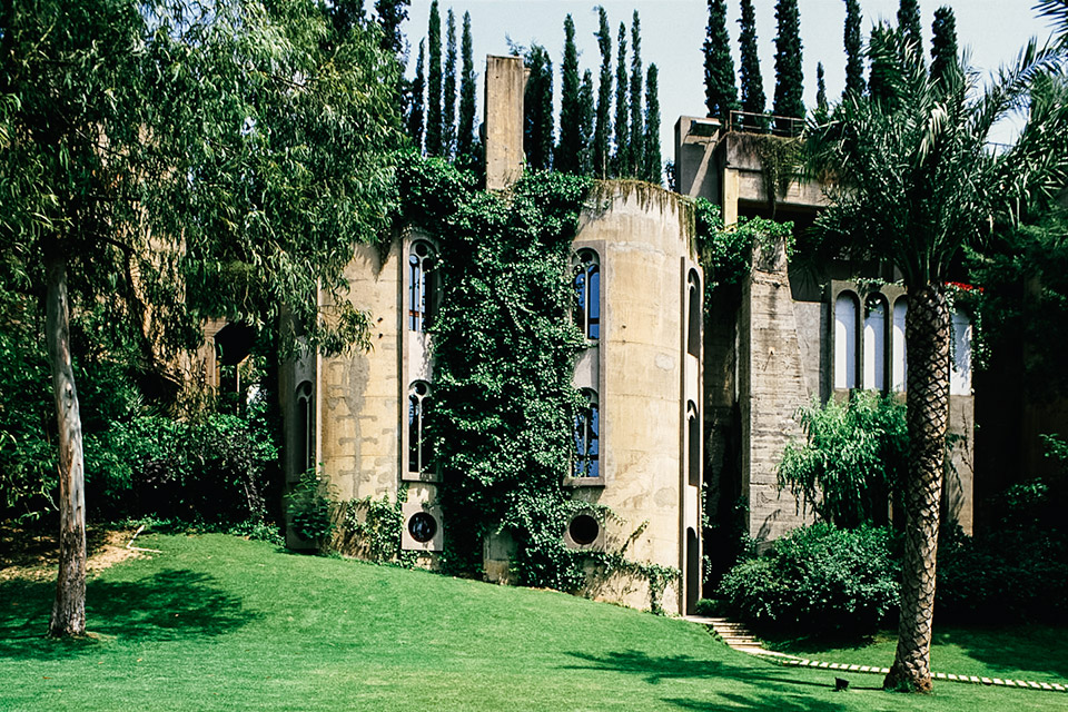 Living in Factory | MANCODE