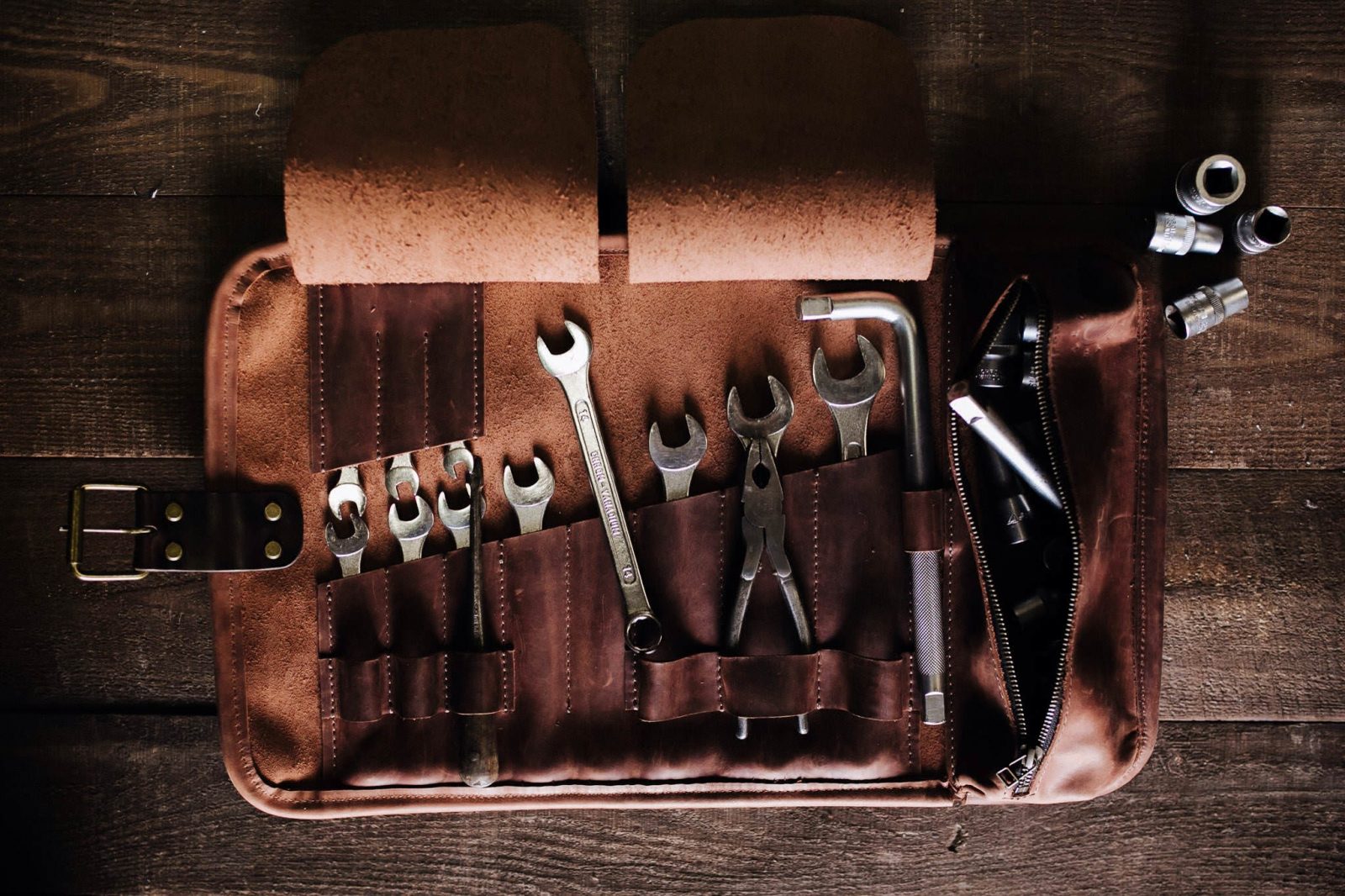 Handmade leather tool roll | MANCODE STYLE