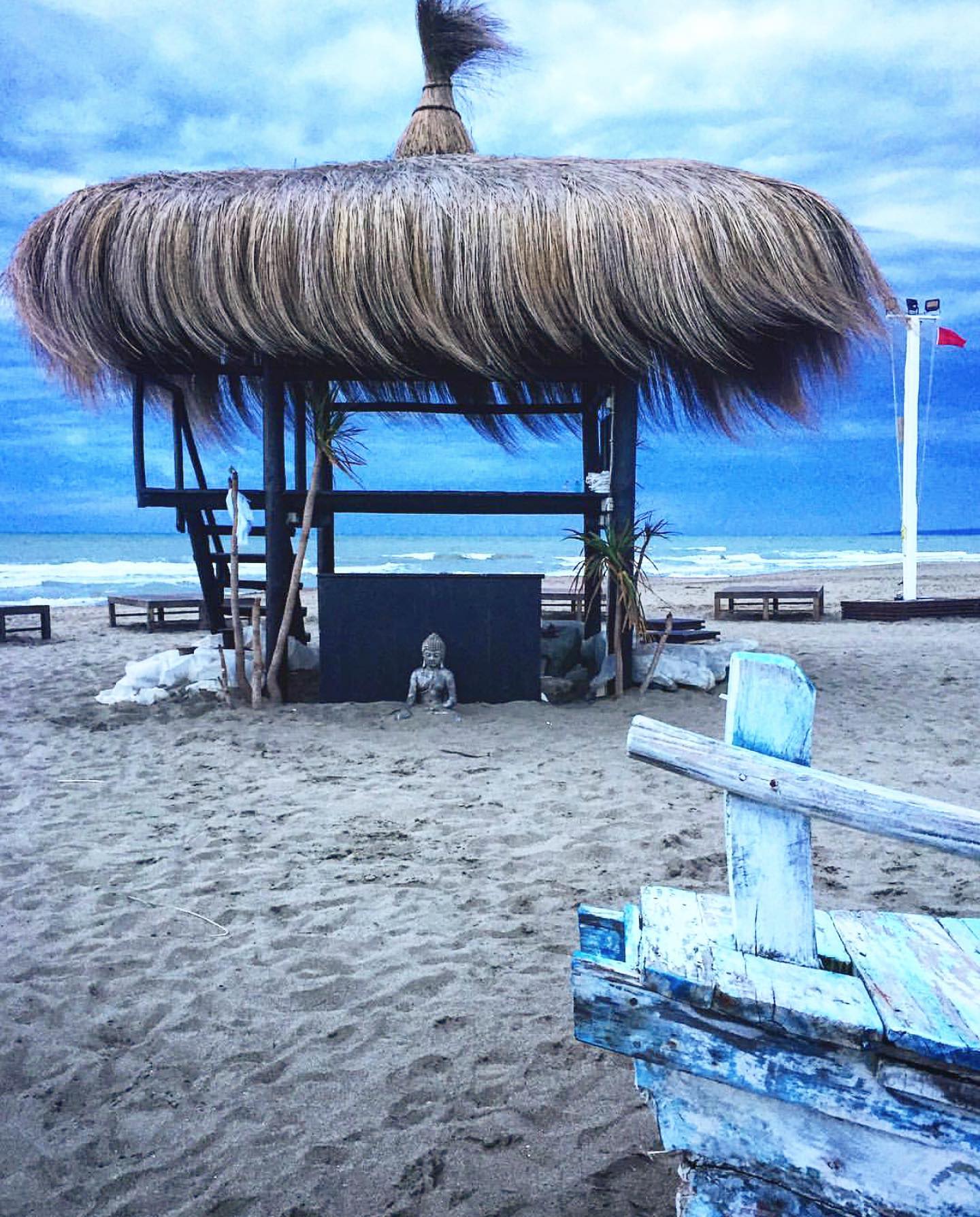 SUMMER DESTINATIONS: Singita Miracle beach, Fregene, Roma | MANCODE STYLE