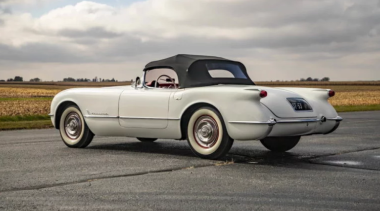 Τhe last of the first Corvettes | MANCODE STYLE