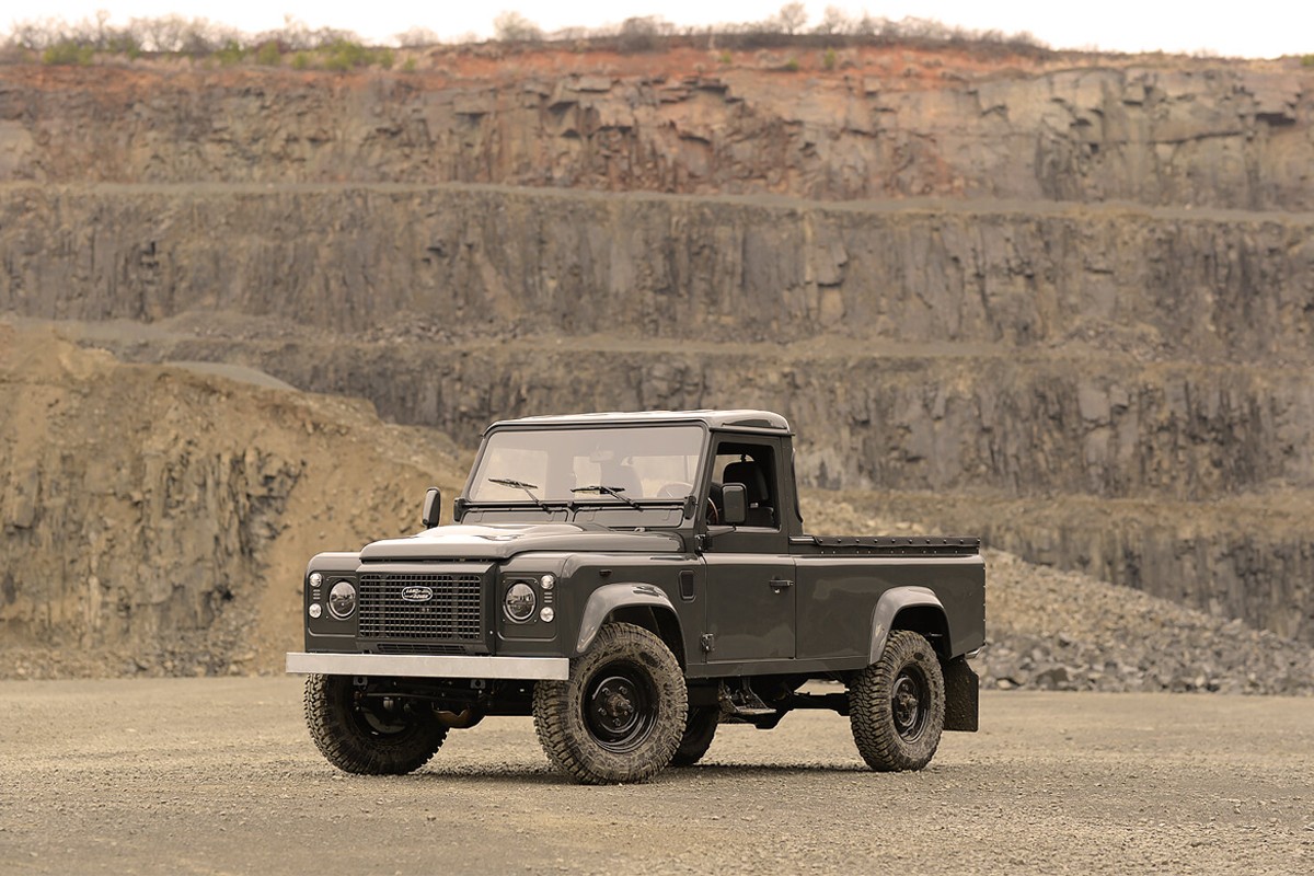 Land Rover Defender 110 x Commonwealth Classics | MANCODE STYLE