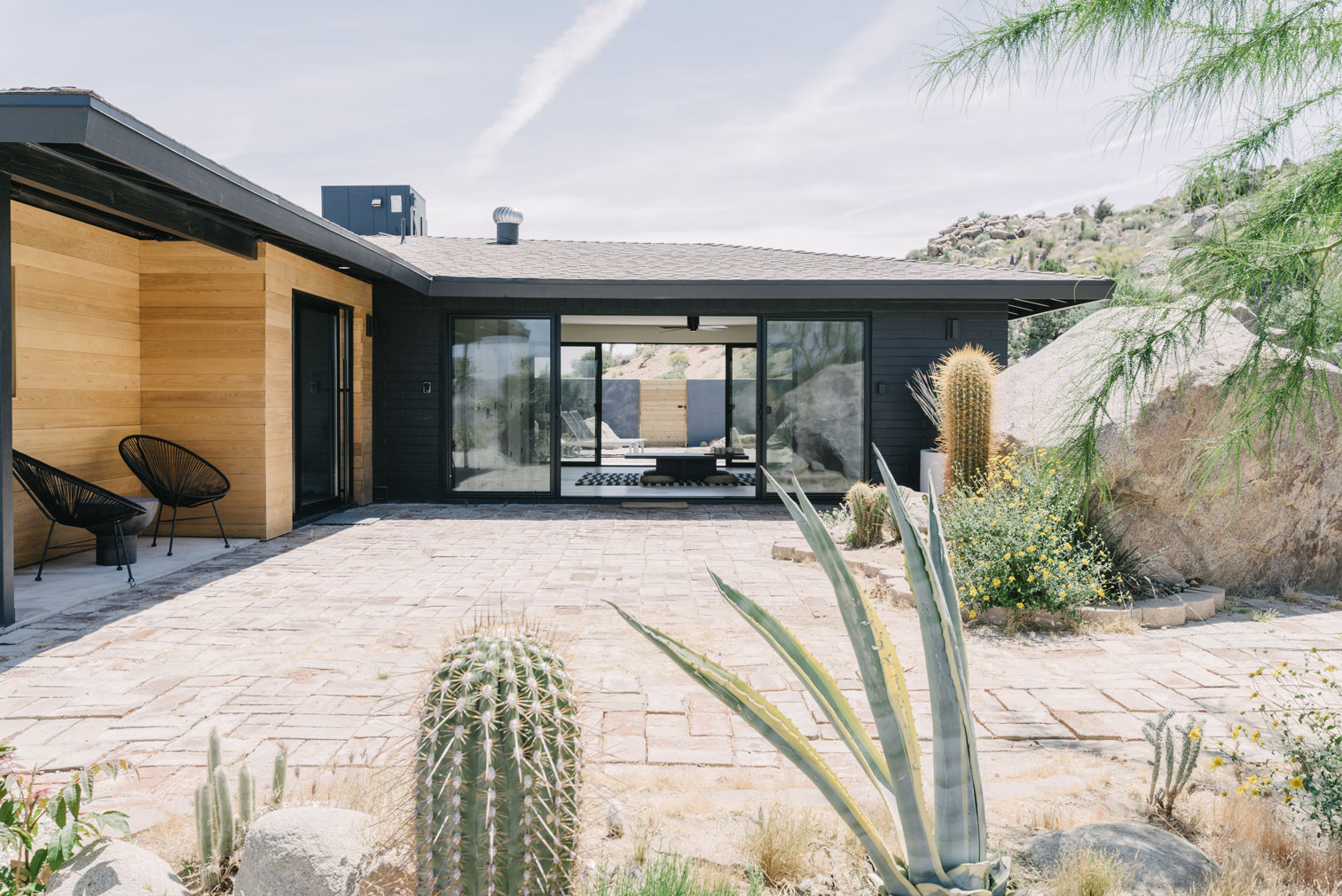 A minimalist hideaway in California | MANCODE STYLE