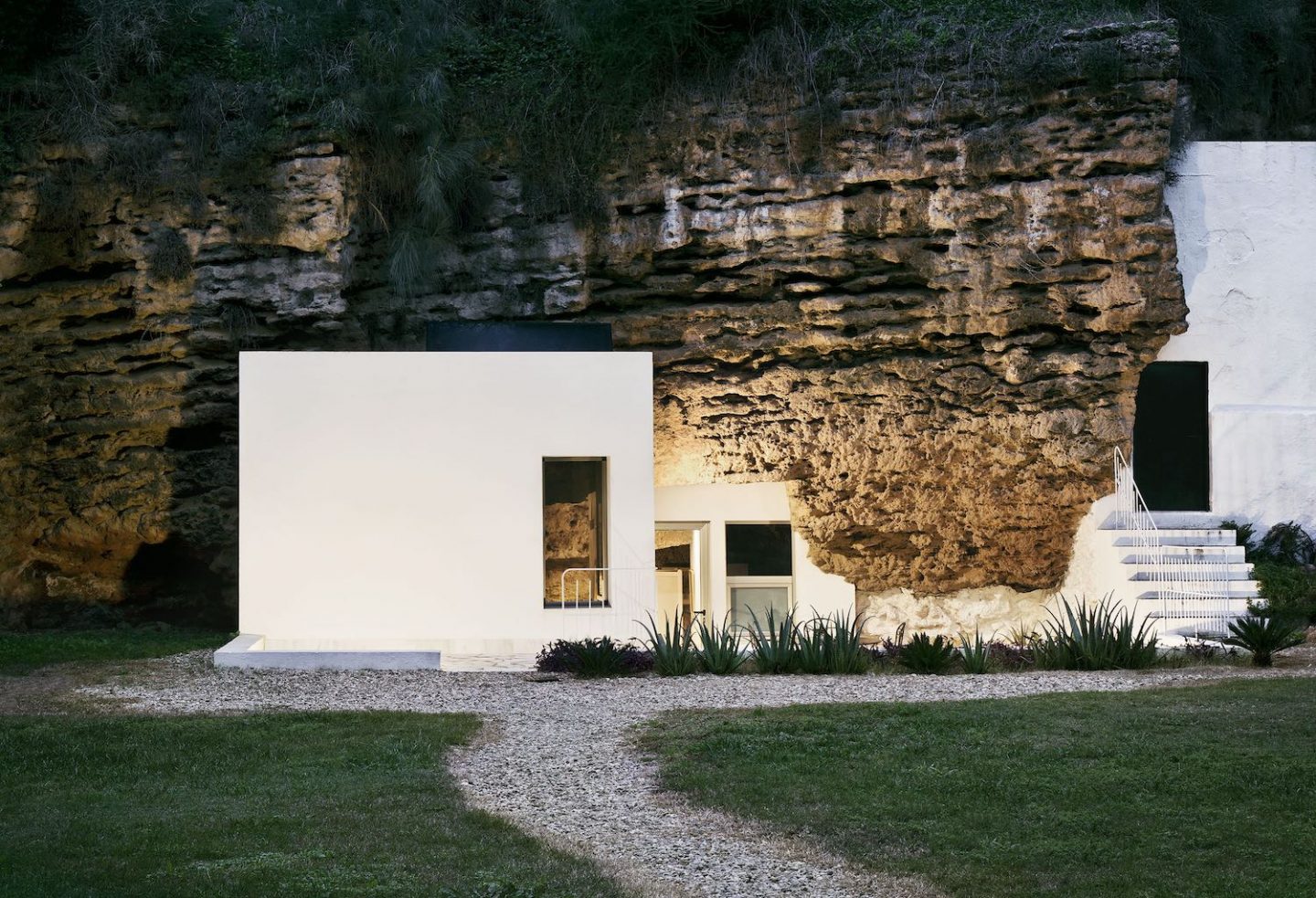 Cave-like house | MANCODE STYLE