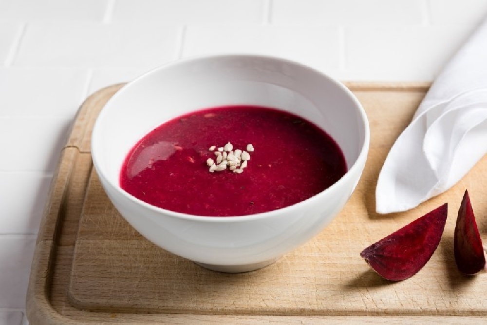 Βελουτέ σούπα με παντζάρι και γιαούρτι στραγγιστό | MANCODE STYLE