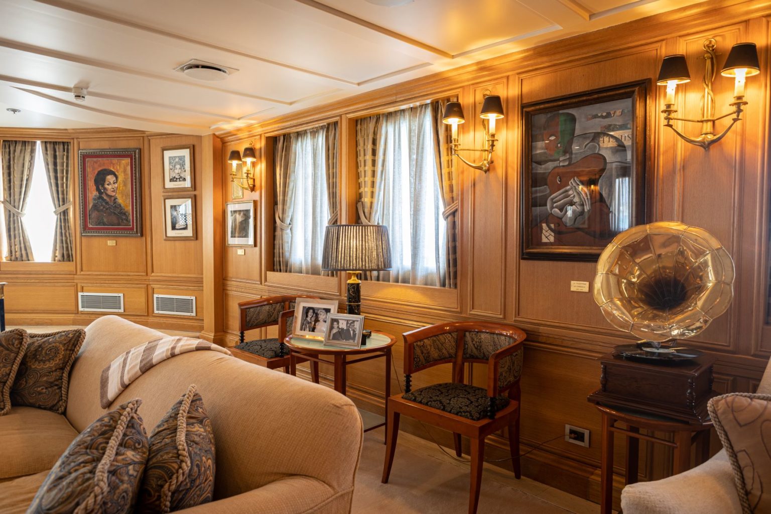 Exclusive photos! CHRISTINA O-The legend | MANCODE STYLE