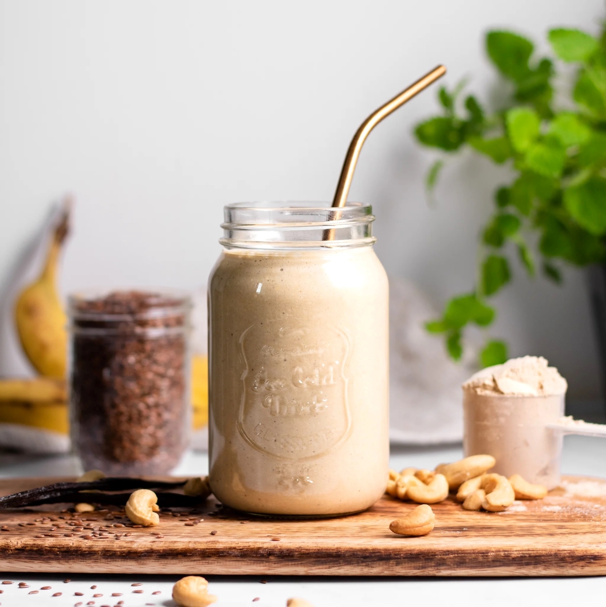 Smoothie with Kefir, flaxseed and cashew nuts | MANCODE STYLE