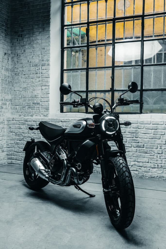 Scrambler Icon Dark | MANCODE STYLE